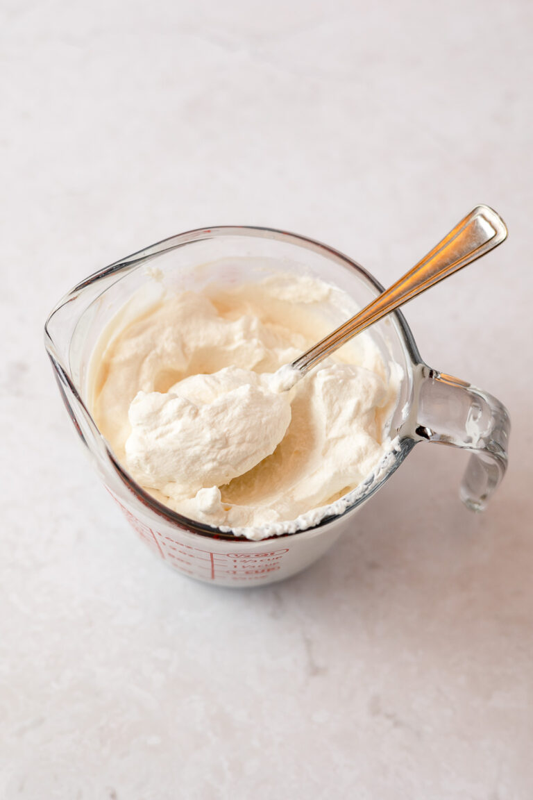 Homemade Whipped Cream Recipe - Elle Makes Dessert