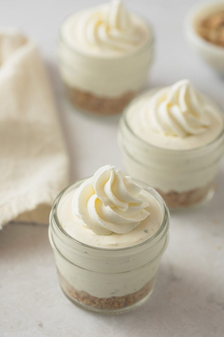 Homemade Whipped Cream Recipe - Elle Makes Dessert