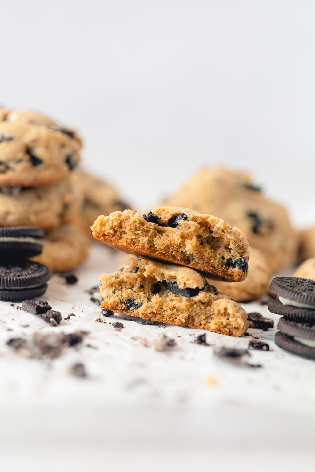Chewy Peanut Butter Oreo Cookies - Elle Makes Dessert